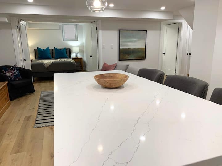 Private Lux Retreat: Beach, Trails, Tennis, Patio - オークビル