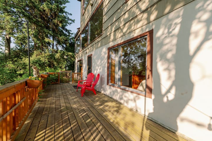 2 Bedroom Apartment With Private Deck Downtown - Anchorage