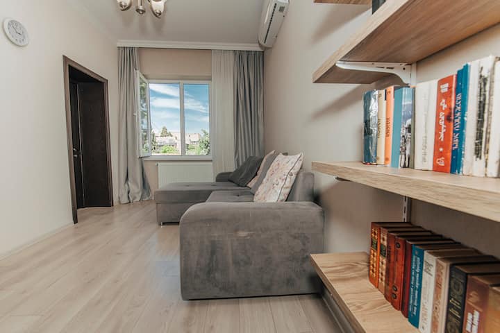 Aghmashenebeli Apartment - Historic Building - Georgia