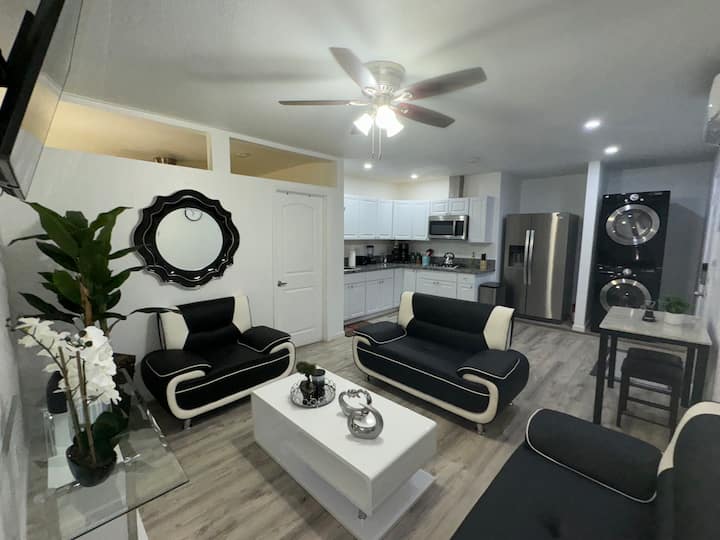 Stylish Apartment Near The Strip !!! - Paradise, NV