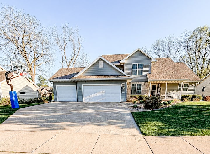 Entire Residence- 4 Bedroom Home-2 Miles From Eaa - Lake Winnebago, WI