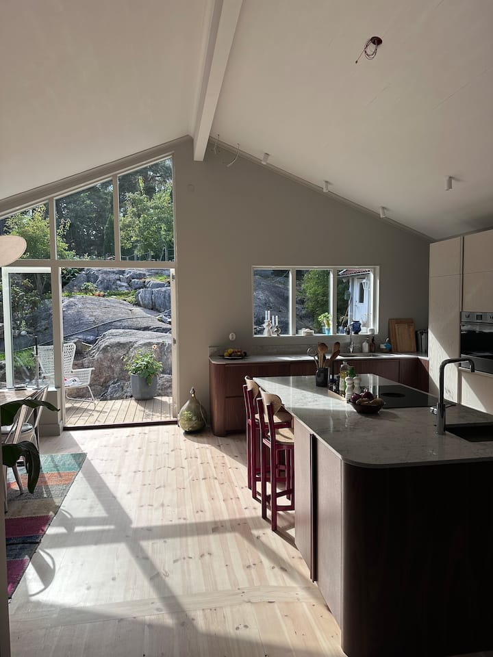 Charming House With Large Garden Close To City - Stockholm