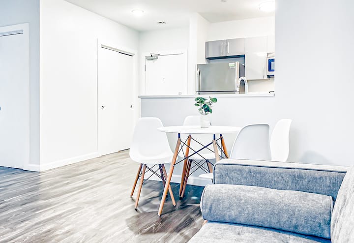 Charming 2br, In-unit Laundry, On-site Parking - Waltham, MA