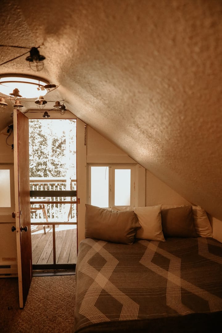 Bears Paw Duplex Cabin At The Woolly Bugger Inn - Estes Park, CO