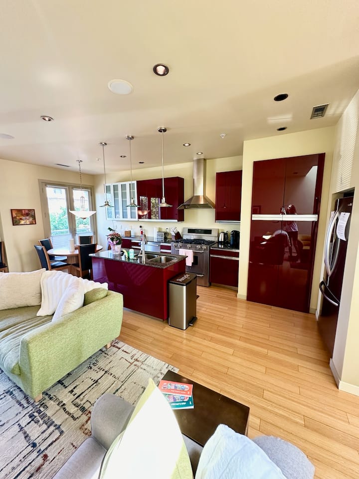 Alley-by Loft - Ashland, OR