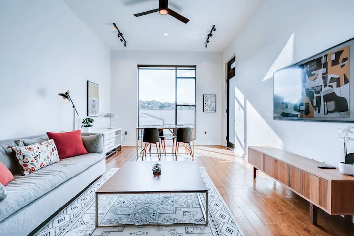 Modern Elegance: South Austin's Finest Condo - Austin, TX