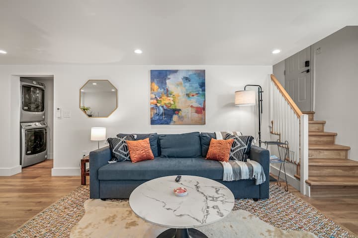 Walkable Ballard Flat W/ Private Entry & W/d - Seattle, WA