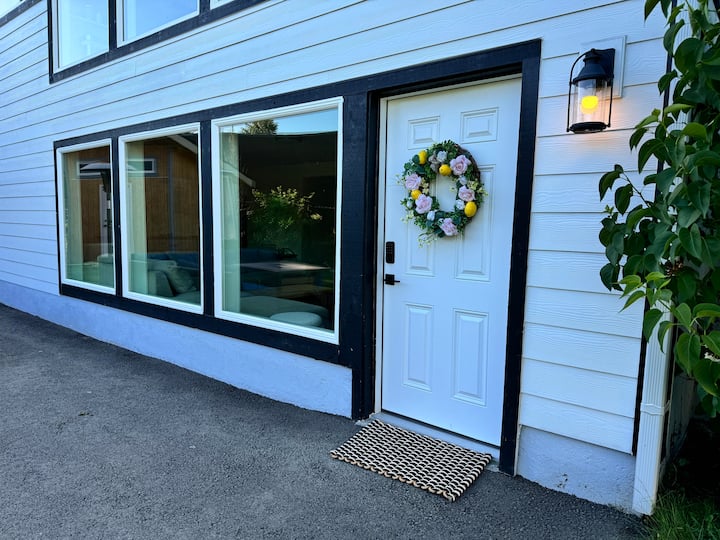 Cozy Private Stay Near Airport | Free Parking - Renton, WA