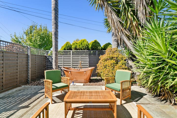 Theory Of Color:  A Lazure Space - Santa Cruz, CA