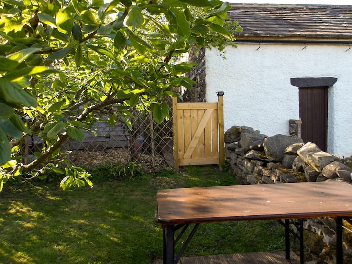 The Barn Wild Glamping At Crackpot Off Grid - Askrigg