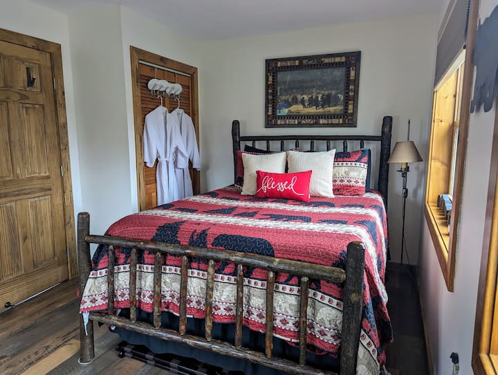 Cozy Adirondack Black Bear Hideout Plattsburgh Bay - Plattsburgh, NY