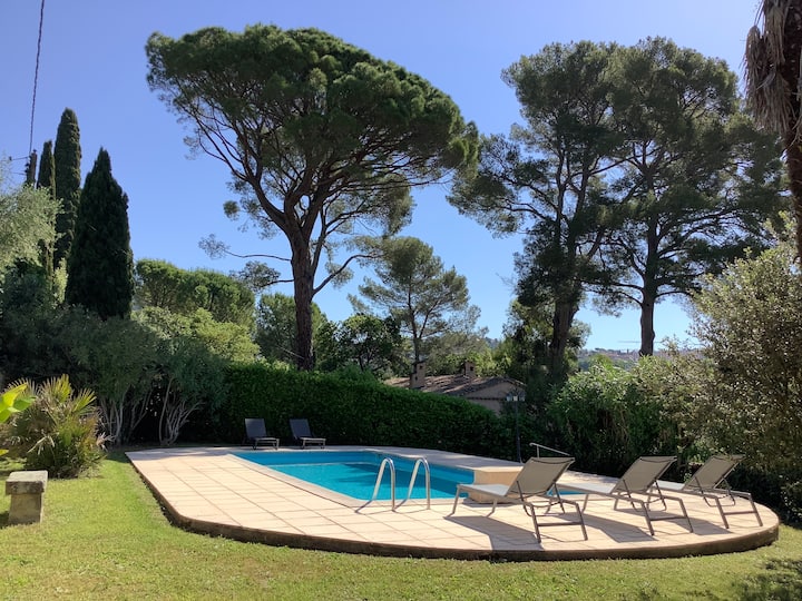 Villa Pour 6 Personnes Avec Piscine Privé Au Calme - Grasse