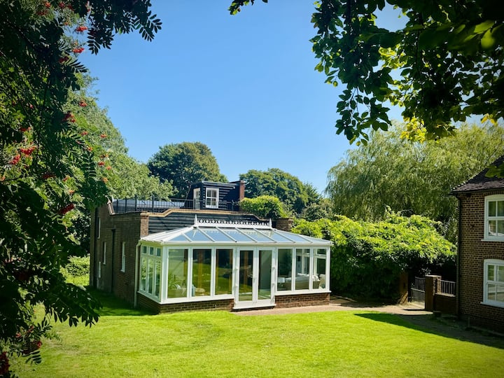 Spacious Family Retreat - Terrace & Countryside - Dover