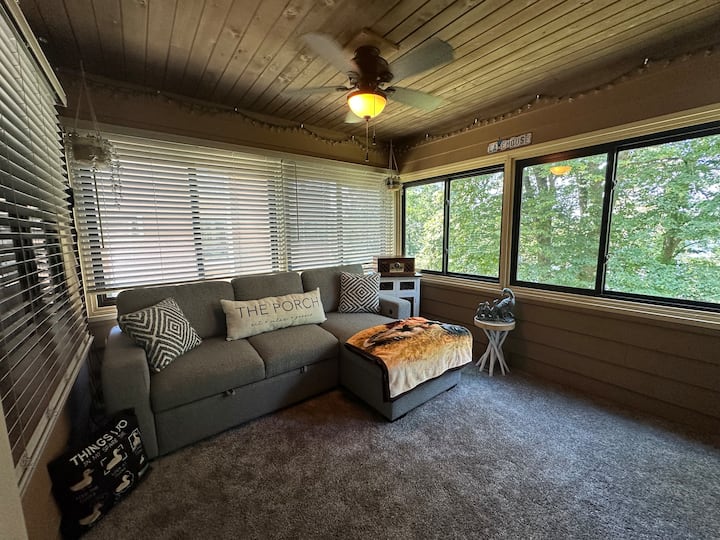 Beautiful Condo With Lake View! Pet Friendly - Galena, IL