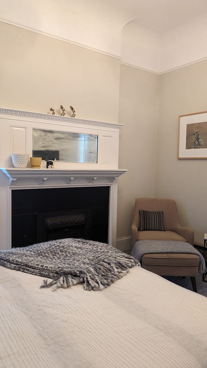 Private Suite Across From Lafayette Park - St. Louis, MO