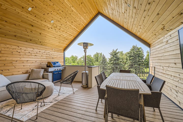 Parkside Retreat | Outdoor Living + Movie Loft - Denver, CO
