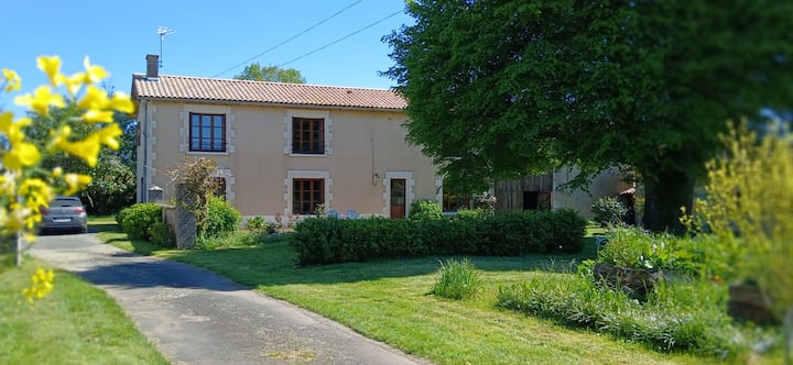 Maison Poitevine Authentique, Lumineuse Et Calme - Lusignan