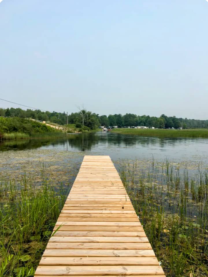 Pigeon Retreat: Mullet Lake Access -Sleeps 8 - Burt Lake, MI