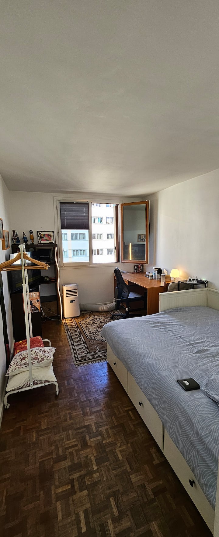 Chambre, Près Paris
à Vanves
Métro à 300 M. - Vanves