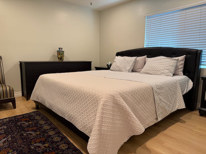 Old Town Pasadena Excellent For Long Term Stay - Pasadena, CA