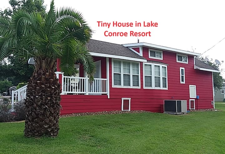 Little Red - Pet Friendly Lake Resort Tiny Home - Conroe, TX