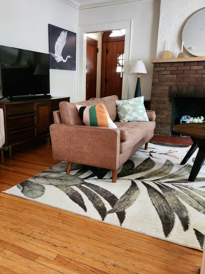 Private Cottage Retreat | Fire Pit, Fenced Yard - 艾奧瓦