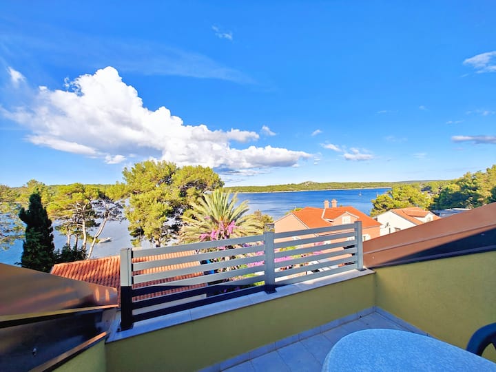 Mali Lošinj Newly Renovated Apartment With A View - Lussinpiccolo