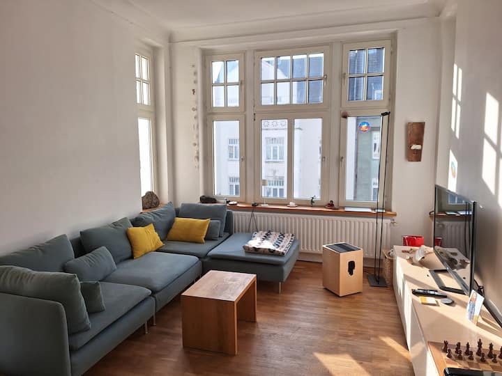 Helle Familienwohnung; Maisonette Mit 2 Balkonen - Cologne