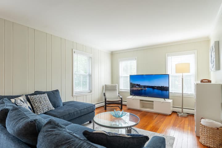 Spacious Mystic Apt - Walk To Downtown & Seaport - Mystic, CT