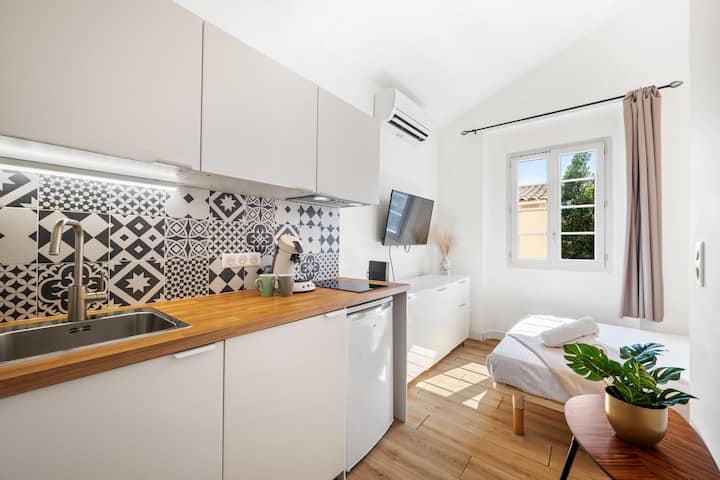 Un Cadre Authentique Au Centre Du Vieux Village - Saint-Paul-de-Vence