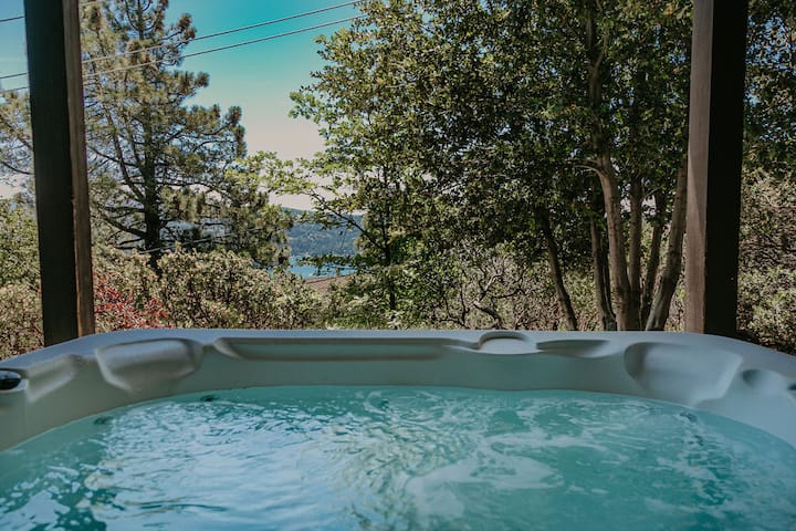 Matterhorn Pines | Family Lake Retreat W/ Hot Tub - Lake Arrowhead, CA