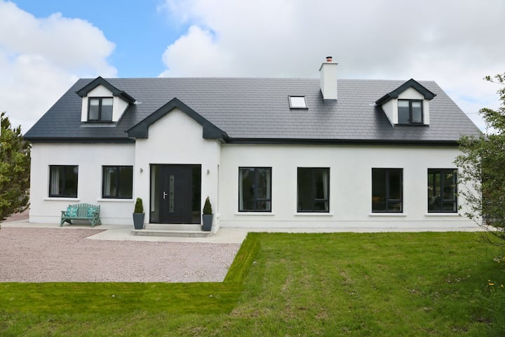 Luxury 6 Bedroom Spiddal Villa, Jacuzzi, Balcony - Ireland