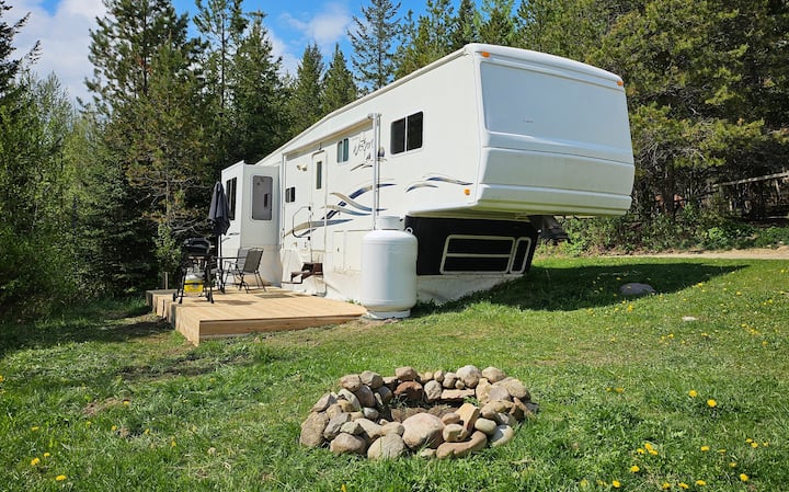 Glamp And Sauna At Mini Shepherd Ranch - British Columbia