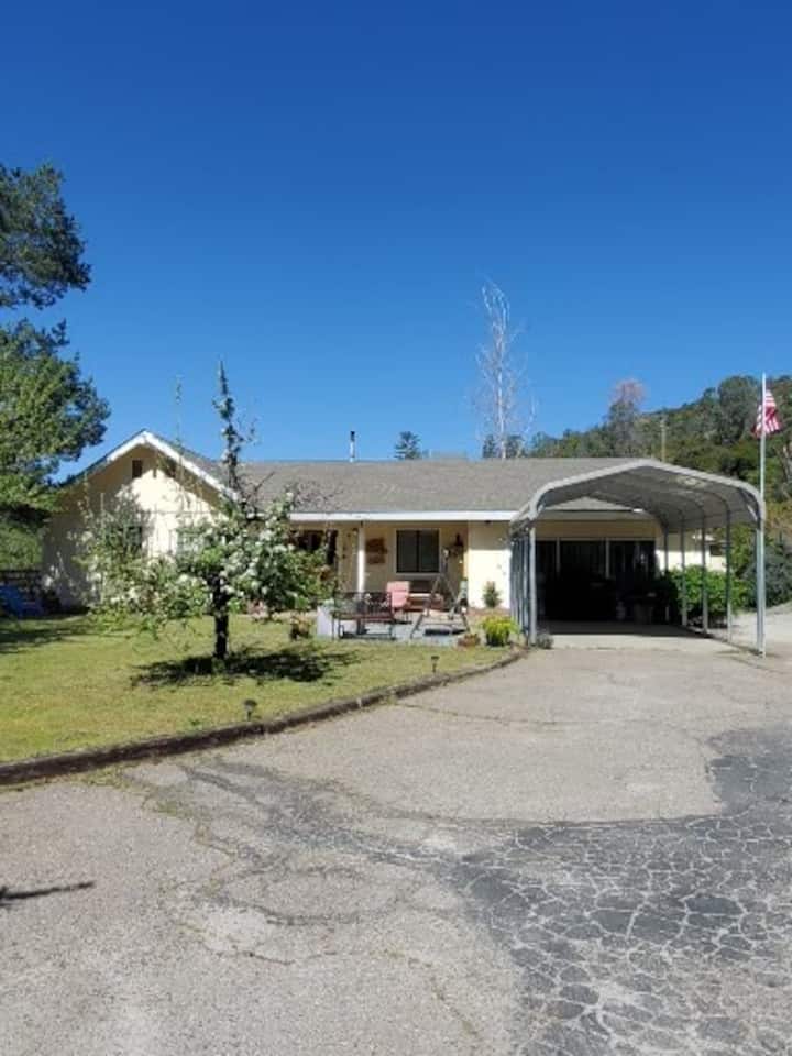 El Nido Grande Great View,amenities !New Gameroom - Oakhurst, CA