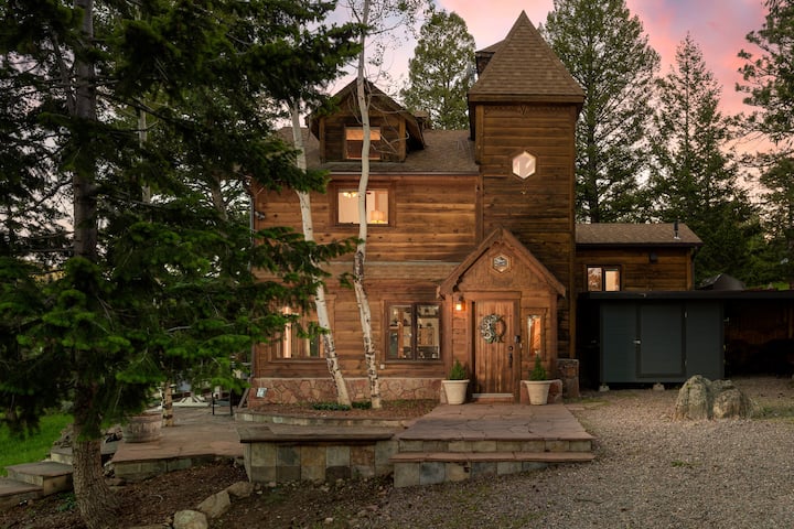 Castle Retreat W/ Sauna, Fireplaces, Near Denver! - Evergreen, CO
