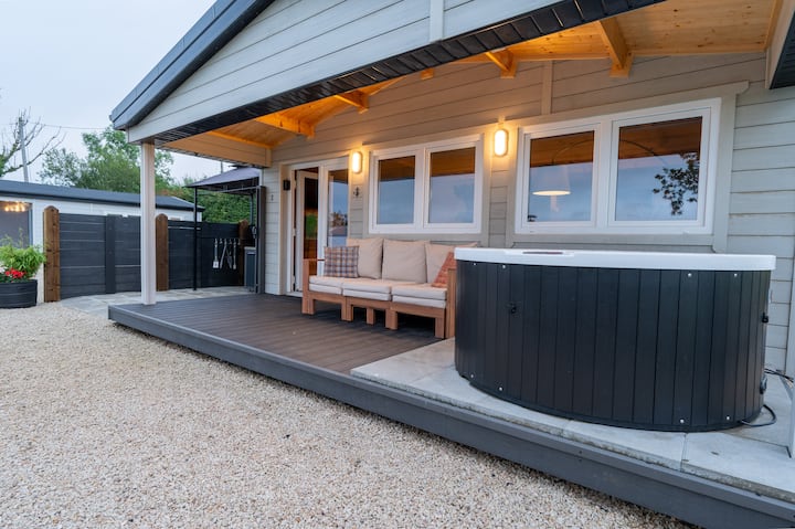 Luxury Log Cabin With Private Hot Tub & Sea Views - Downings