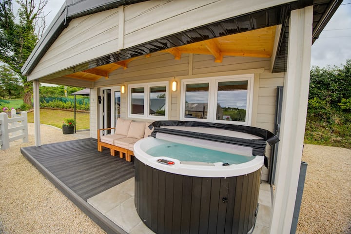 Luxury Log Cabin With Private Hot Tub & Sea Views - Ireland