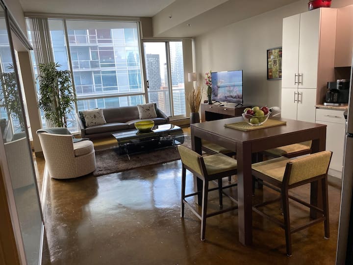 Modern 2br Condo, Views, Parking Downtown Calgary - 卡加利