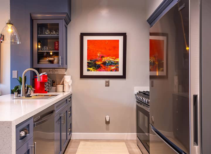 Beautiful Studio In Gaslamp Quarter W/parking - San Diego, CA