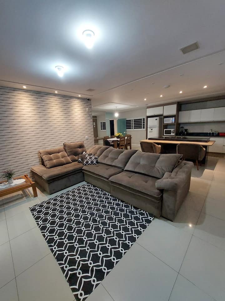 Casa Ampla Com Churrasqueira Até 10 Pessoas - Curitiba