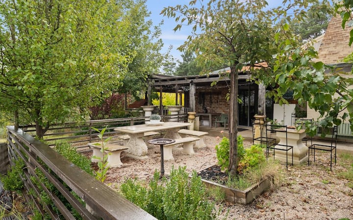 La Pinata Farm Stay Barn - Minimum 6 Guests - New South Wales