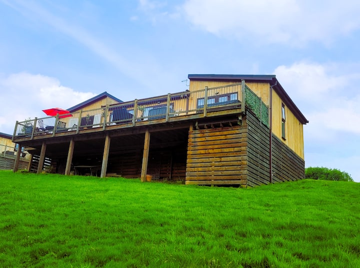 Willow Lodge, Shropshire, Hot Tub, Entire Cabin. - Bridgnorth