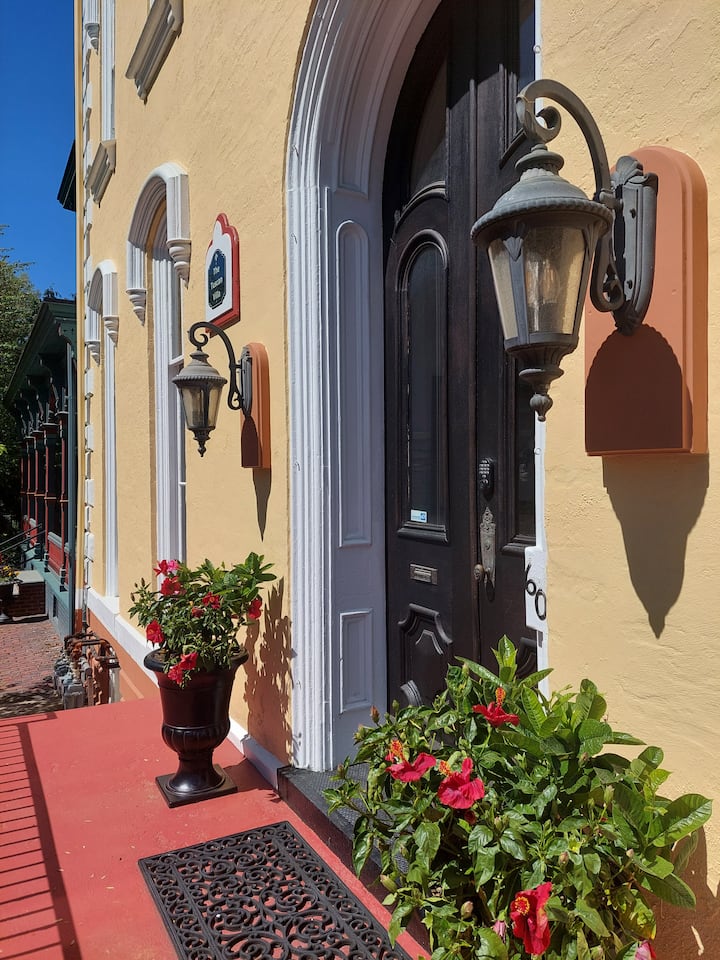 The Tuscan Villa In Downtown Lewisburg - Lewisburg, PA