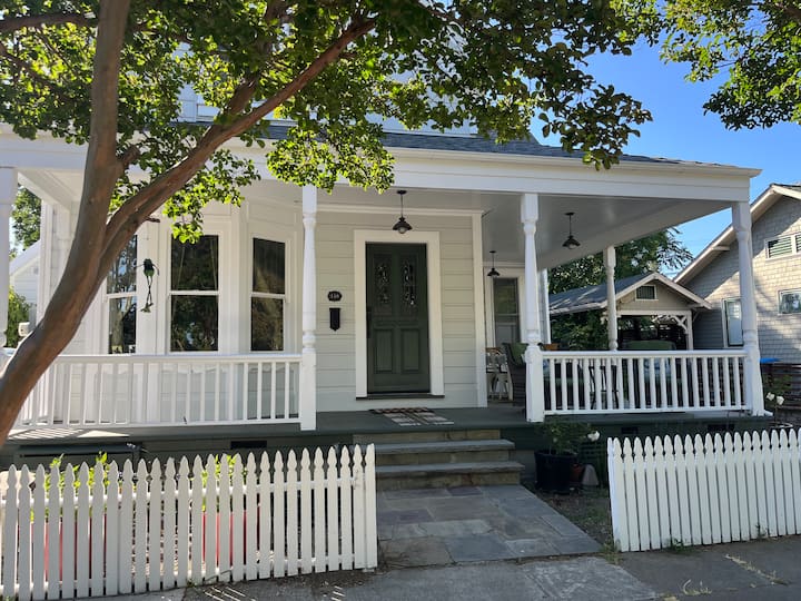 Downtown Farmhouse - Petaluma, CA