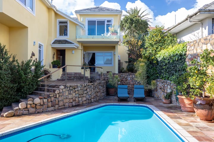 Cozy & Private Ensuite Pool Studio - Cape Town