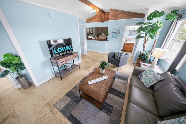 Spacious 2 Bedroom Apt 2 Blocks From The Beach - Pompano Beach