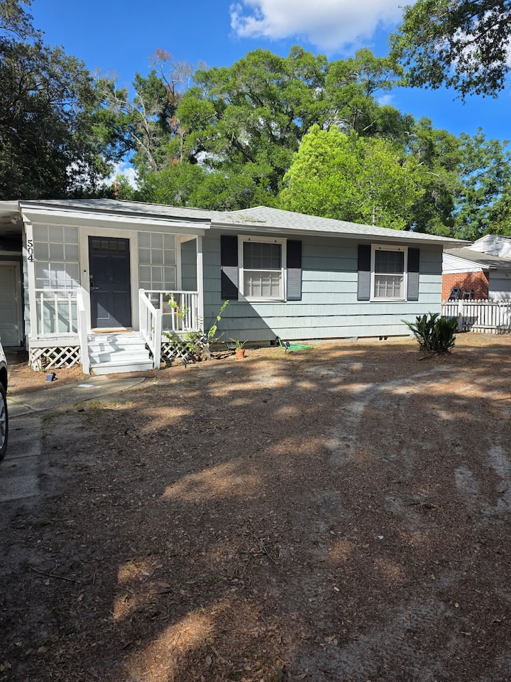 Cozy 2bd/1ba Cottage Minutes To Downtown And Nas! - Warrington, FL