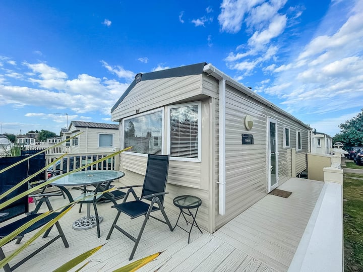 Lovely Caravan For Hire Nearby Scratby Beach In Norfolk Ref 50045l - Hemsby