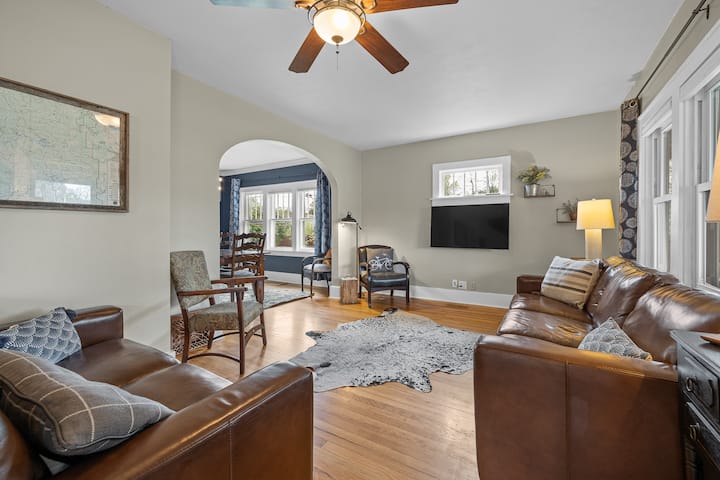 The Cottonwood Farmhouse - Rapid City, SD