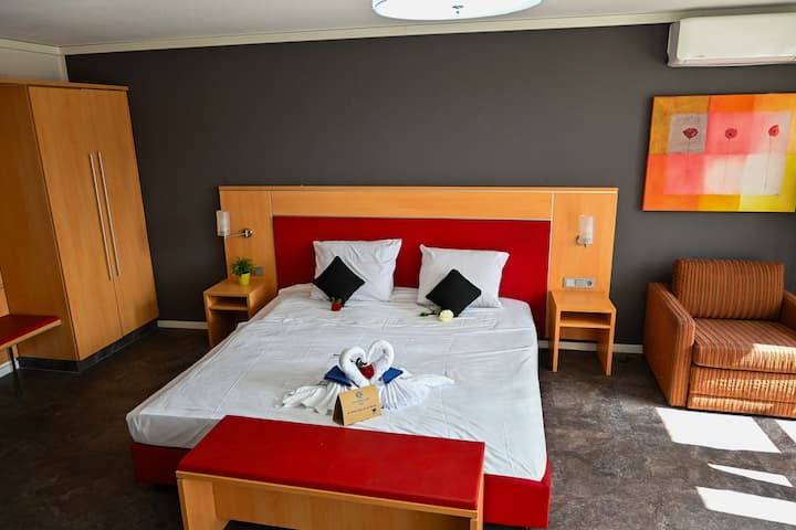 Doppel Bett Mit Schlaf Sofa - Frankfurt